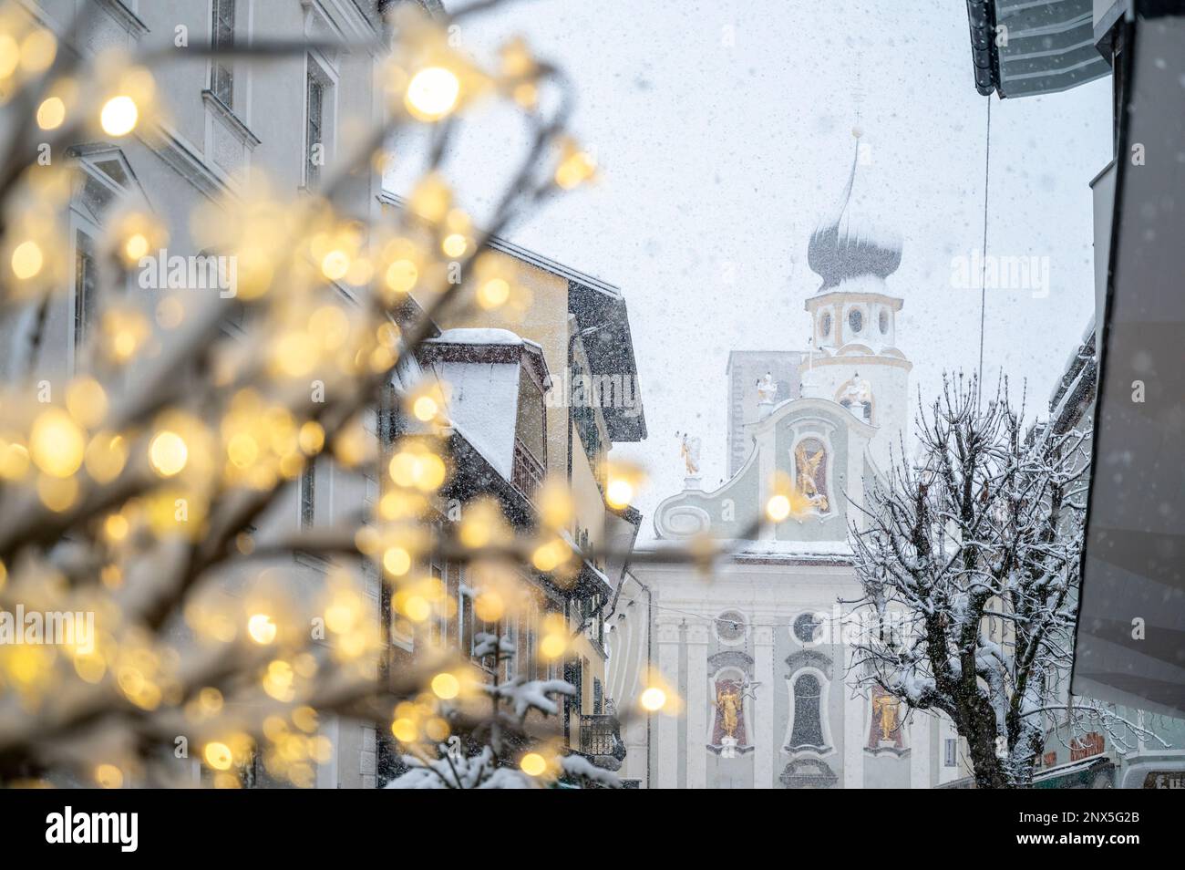 Under a dense snowfall in the streets of San Candido. Val Pusteria ...