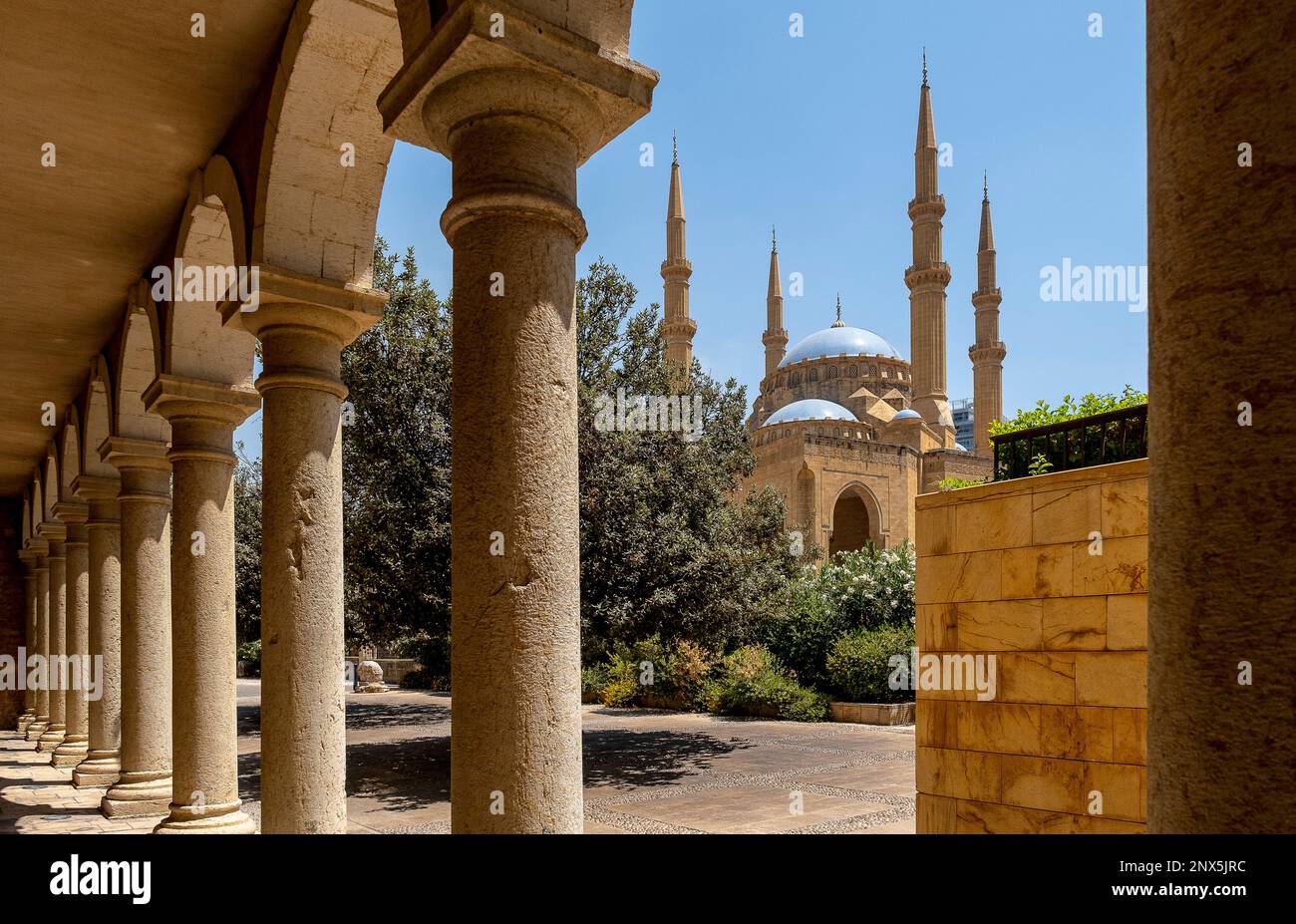 Mohammad Al-Amine Mosque from Saint George Greek Orthodox Cathedral ...