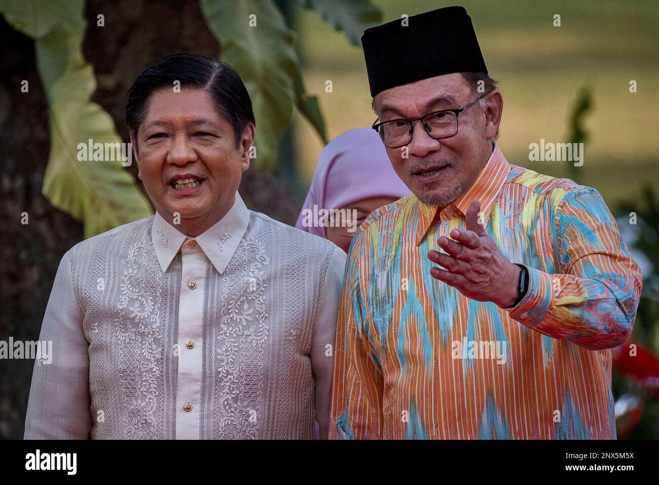 Malaysian Prime Minister Anwar Ibrahim, right, talks with Philippine ...
