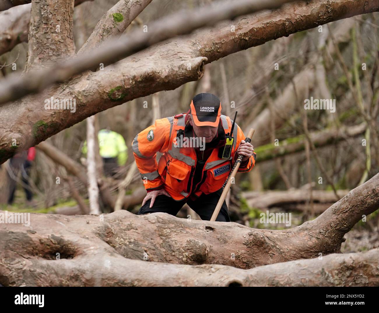 Police officers and officers from London Search and Rescue (LONSAR) in ...