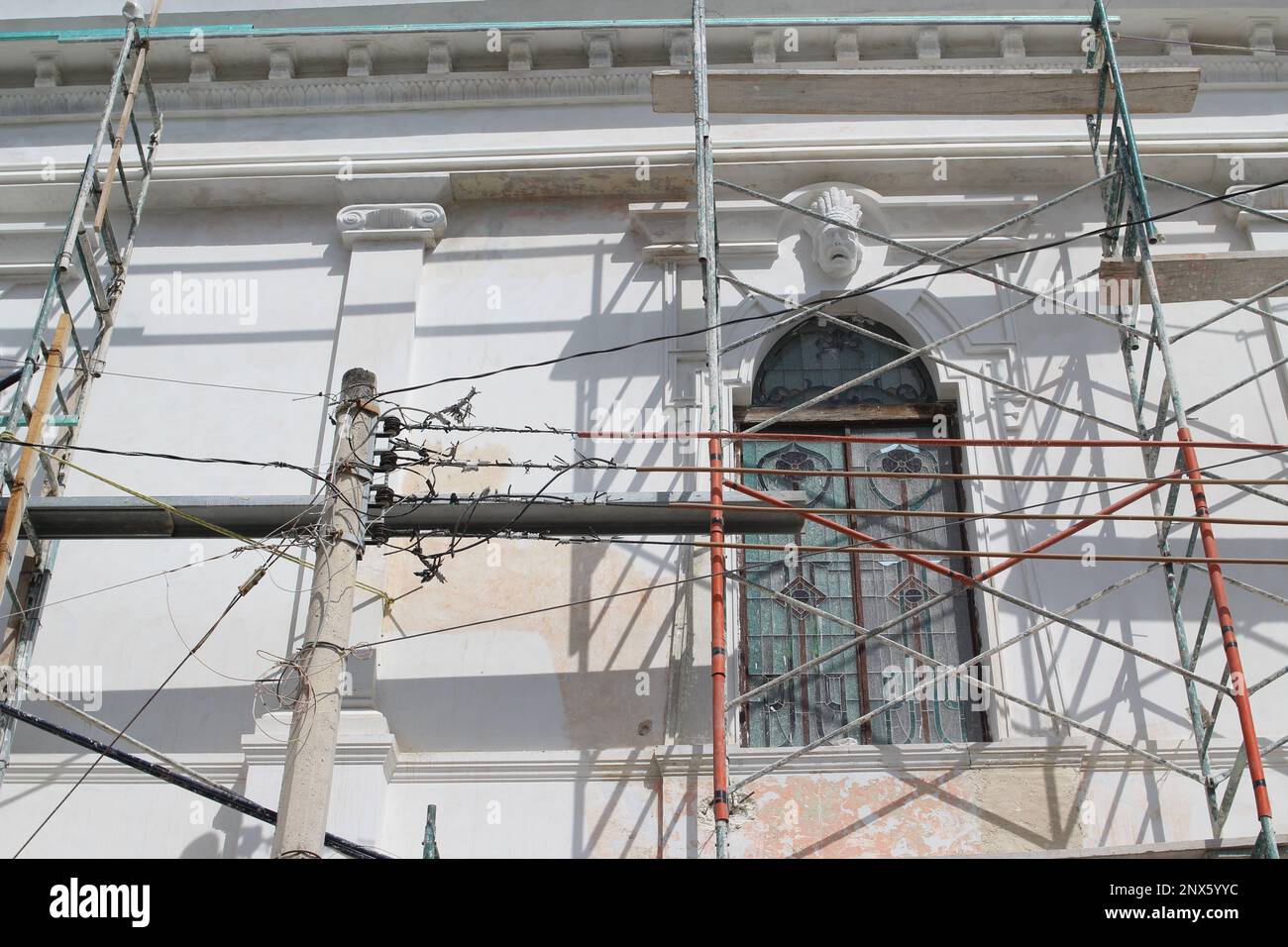 Repainting facade hi-res stock photography and images - Alamy