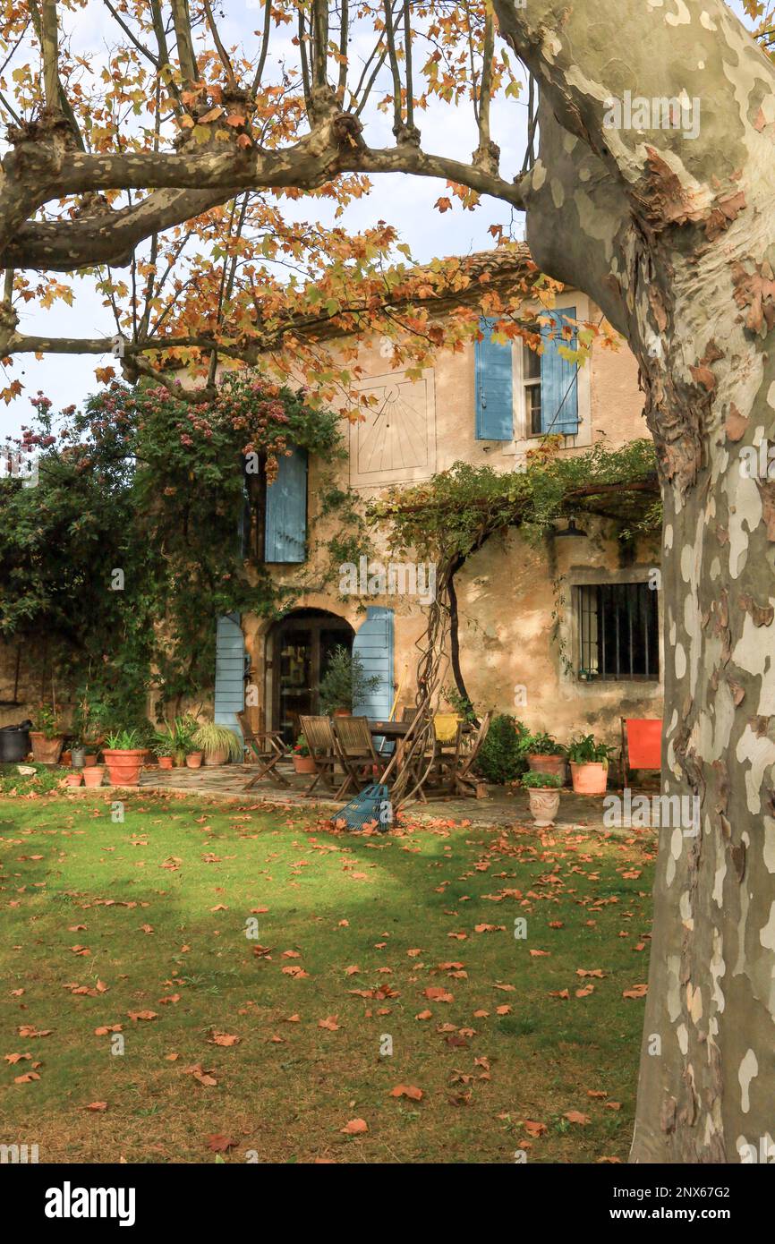 Provencal mas (farmhouse Stock Photo - Alamy