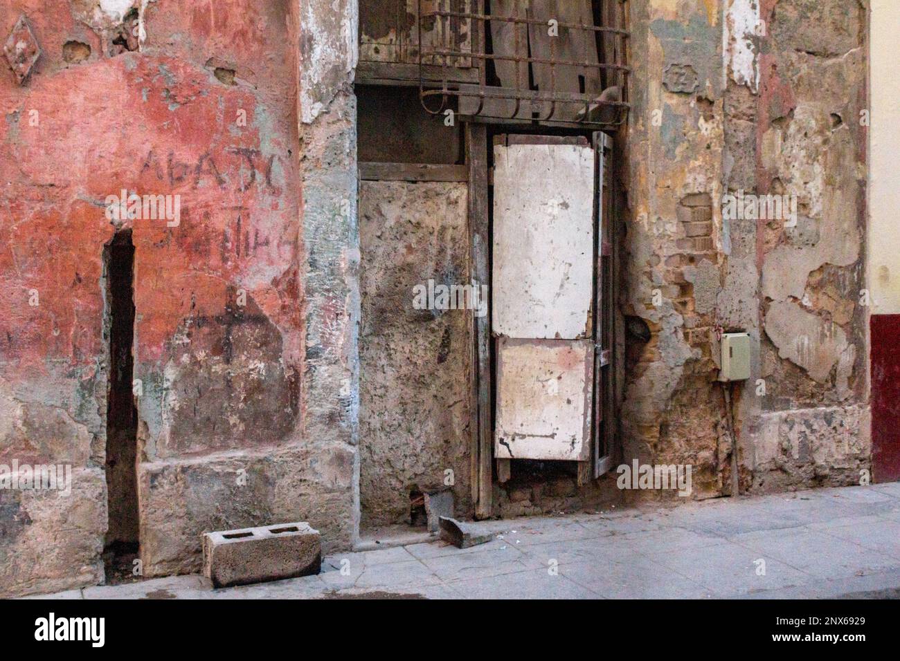 Havana, Cuba - December 14, 2022: Run-down facade in building Stock ...