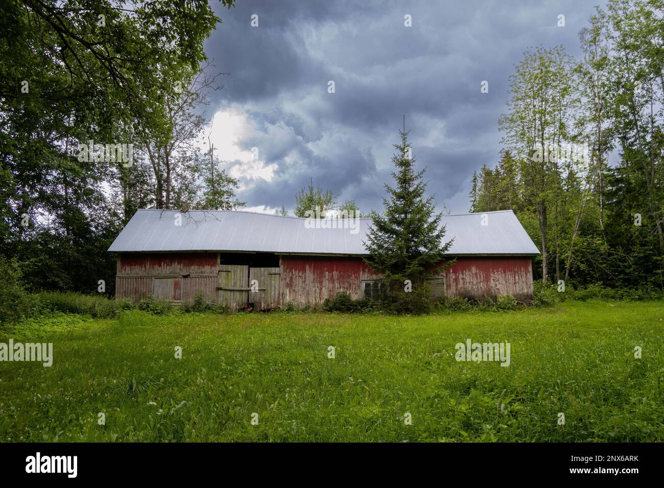 Barn rural farming doors hi-res stock photography and images - Alamy
