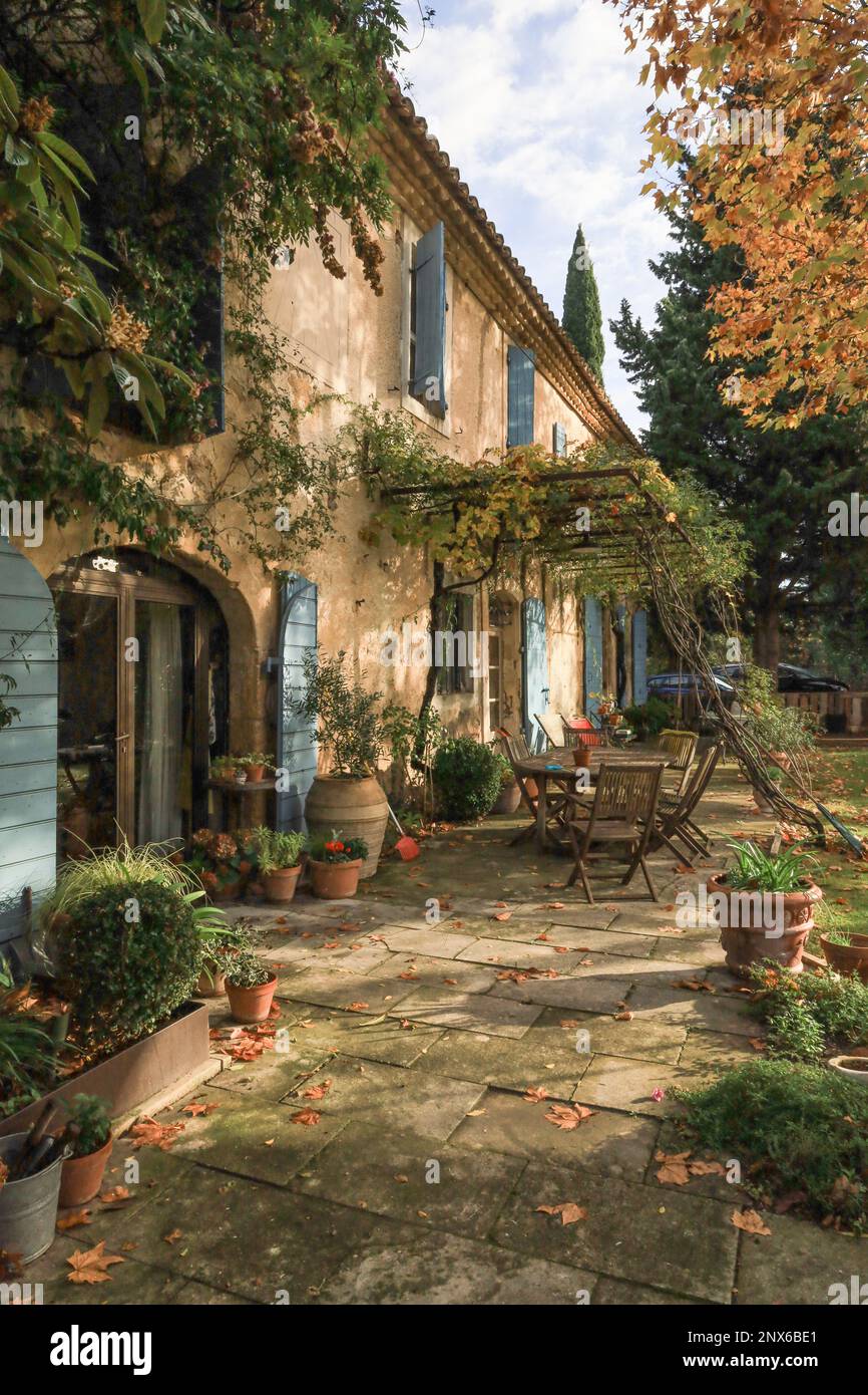 Provencal mas (farmhouse Stock Photo - Alamy