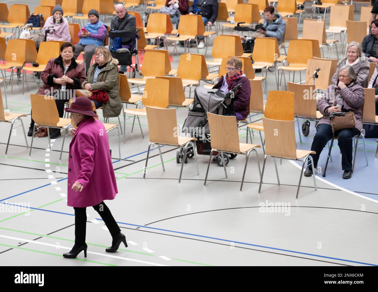 Hanau, Germany. 01st Mar, 2023. People evacuated from their homes are ...
