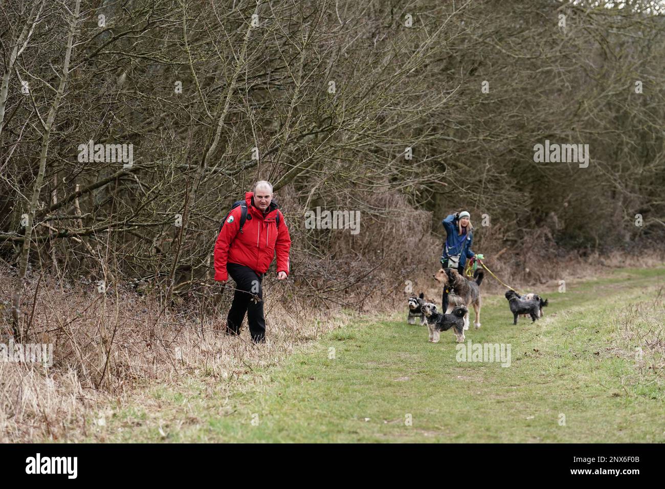 Police officers and officers from London Search and Rescue (LONSAR) in ...