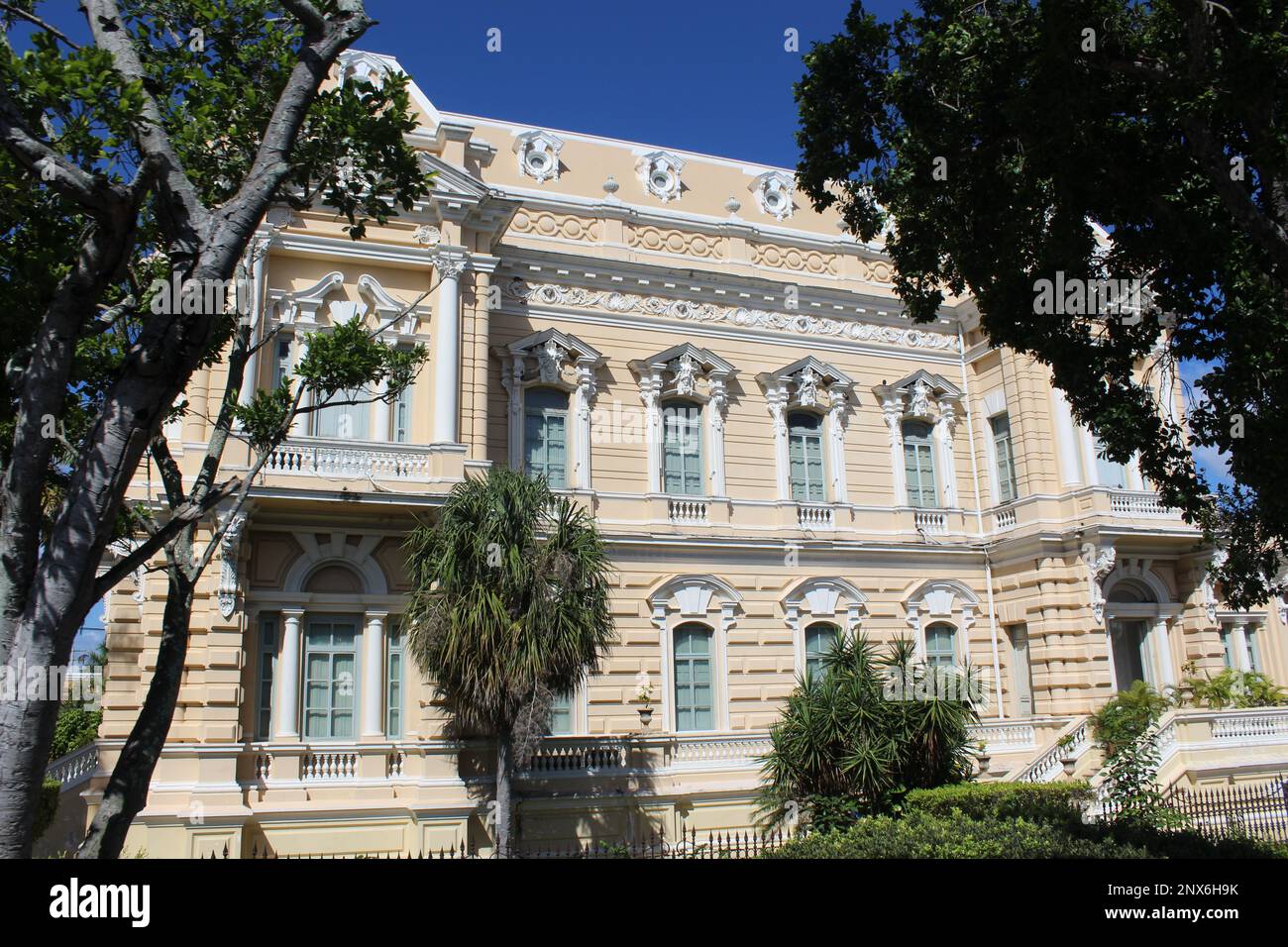 MERIDA, MEXICO - OCTOBER 21, 2016 old traditional buildings in the city ...