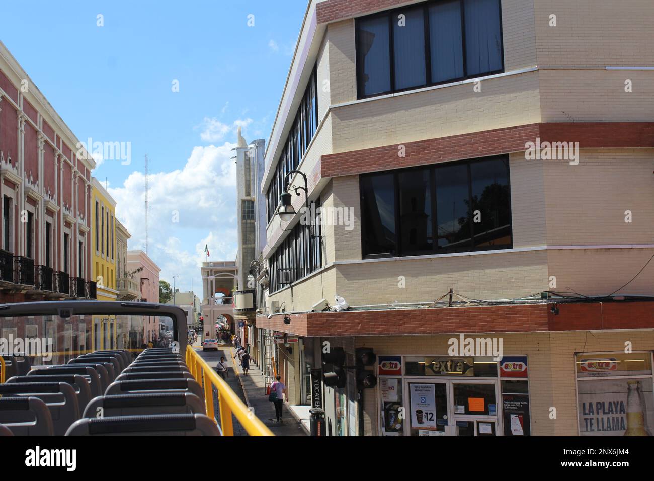 Yucatan tour bus hi-res stock photography and images - Alamy