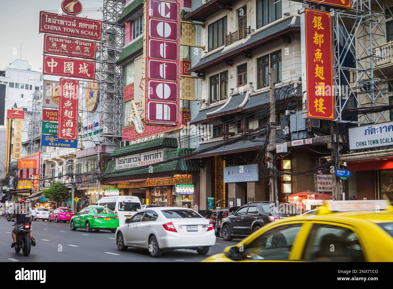 Yaowarat Road, Chinatown, Bangkok, Thailand Stock Photo - Alamy