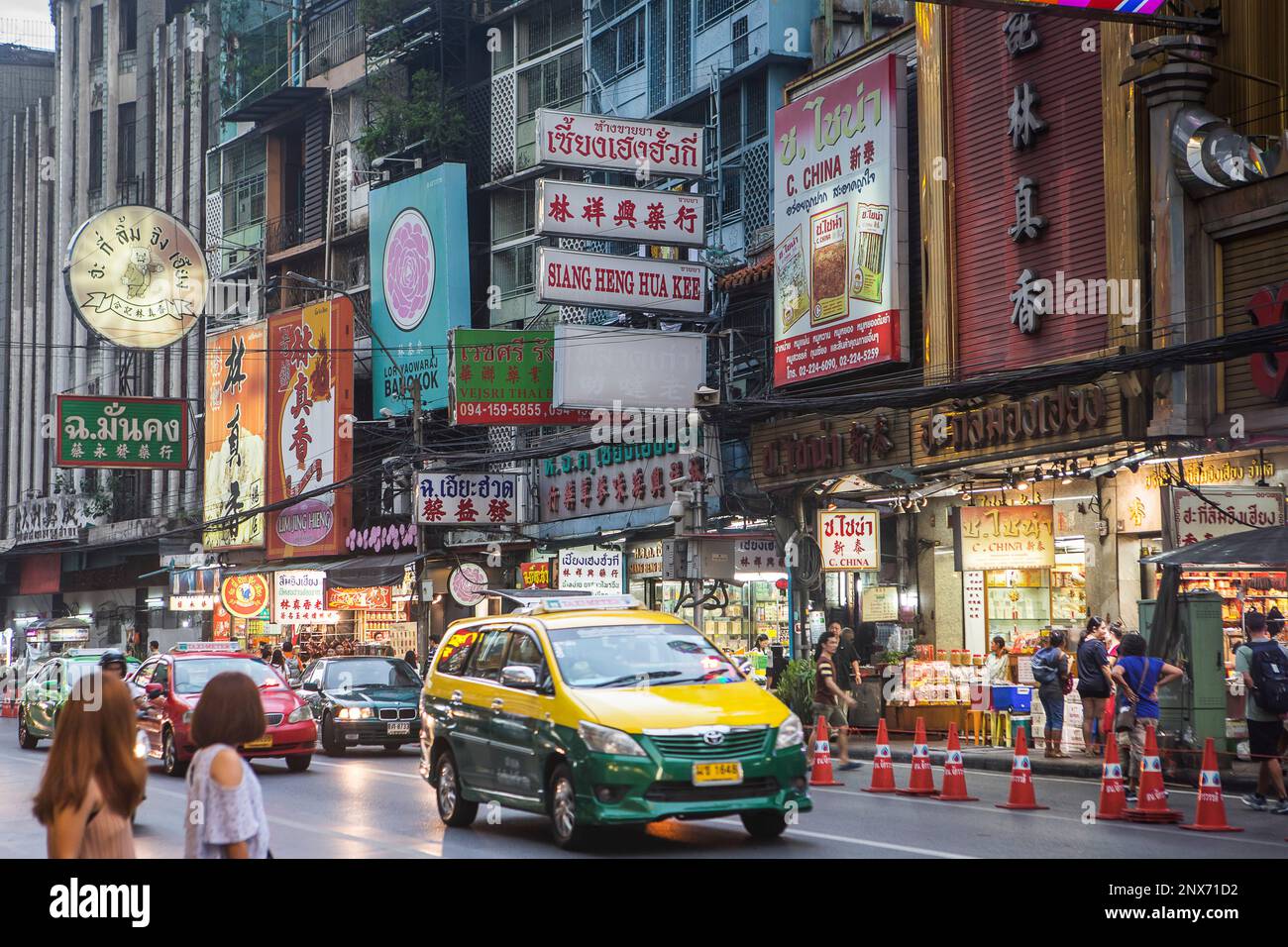 Yaowarat rd bangkok hi-res stock photography and images - Alamy