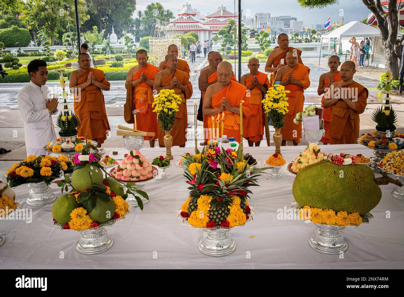 Monks, religious ceremony, in Wat Arun (Temple of Dawn), also called ...