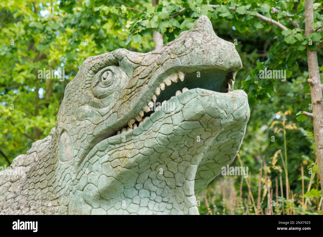 Iguanodon dinosaur model at Crystal Palace Park. The first dinosaur ...