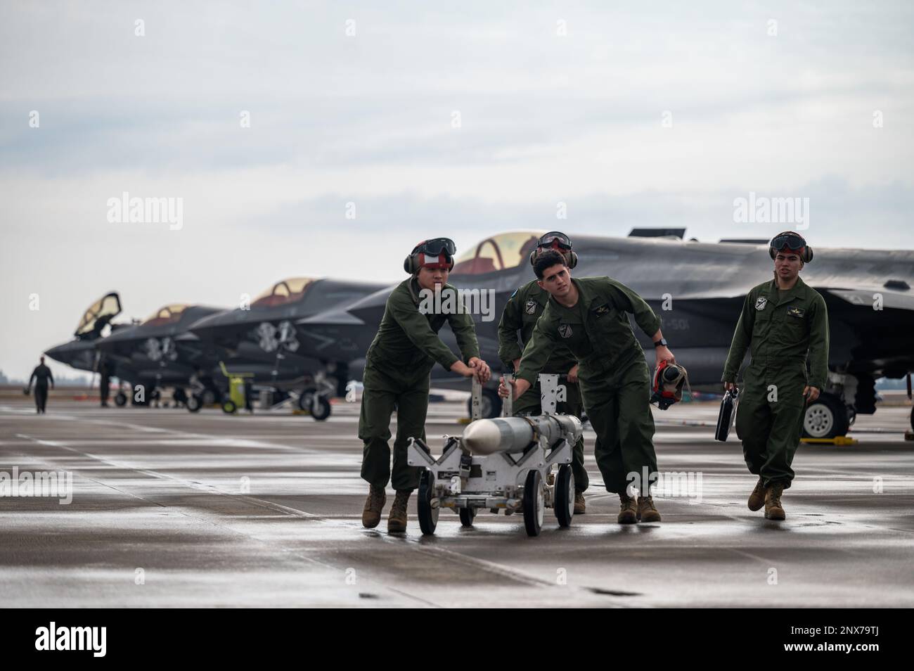 U.S. Marines with Marine Fighter Attack Squadron (VMFA) 214, Marine ...