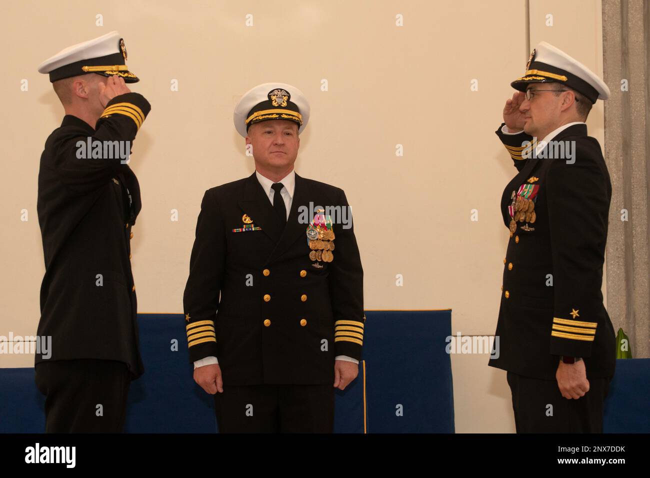 KINGS BAY, Ga. (Jan. 27, 2023) Cmdr. James Kepper IV (left), incoming ...