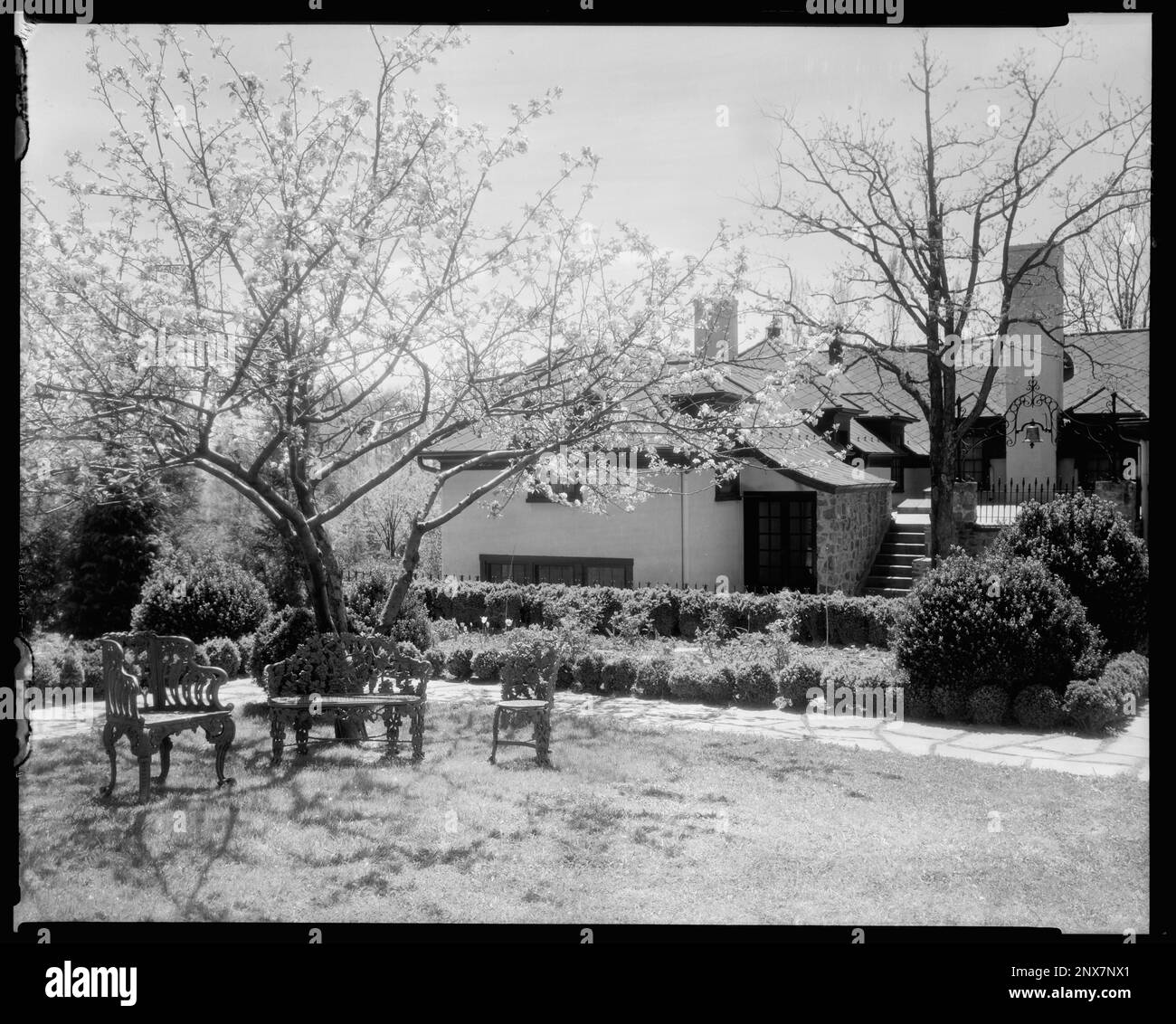 Outdoor gardens Black and White Stock Photos & Images - Alamy