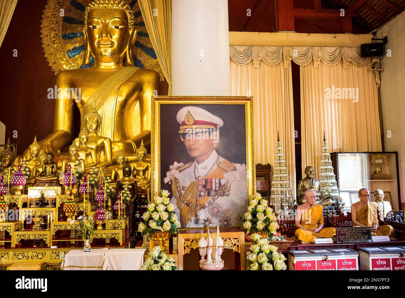 Portrait of the king and monks statue, in Wat Phra Singh temple, Chiang ...