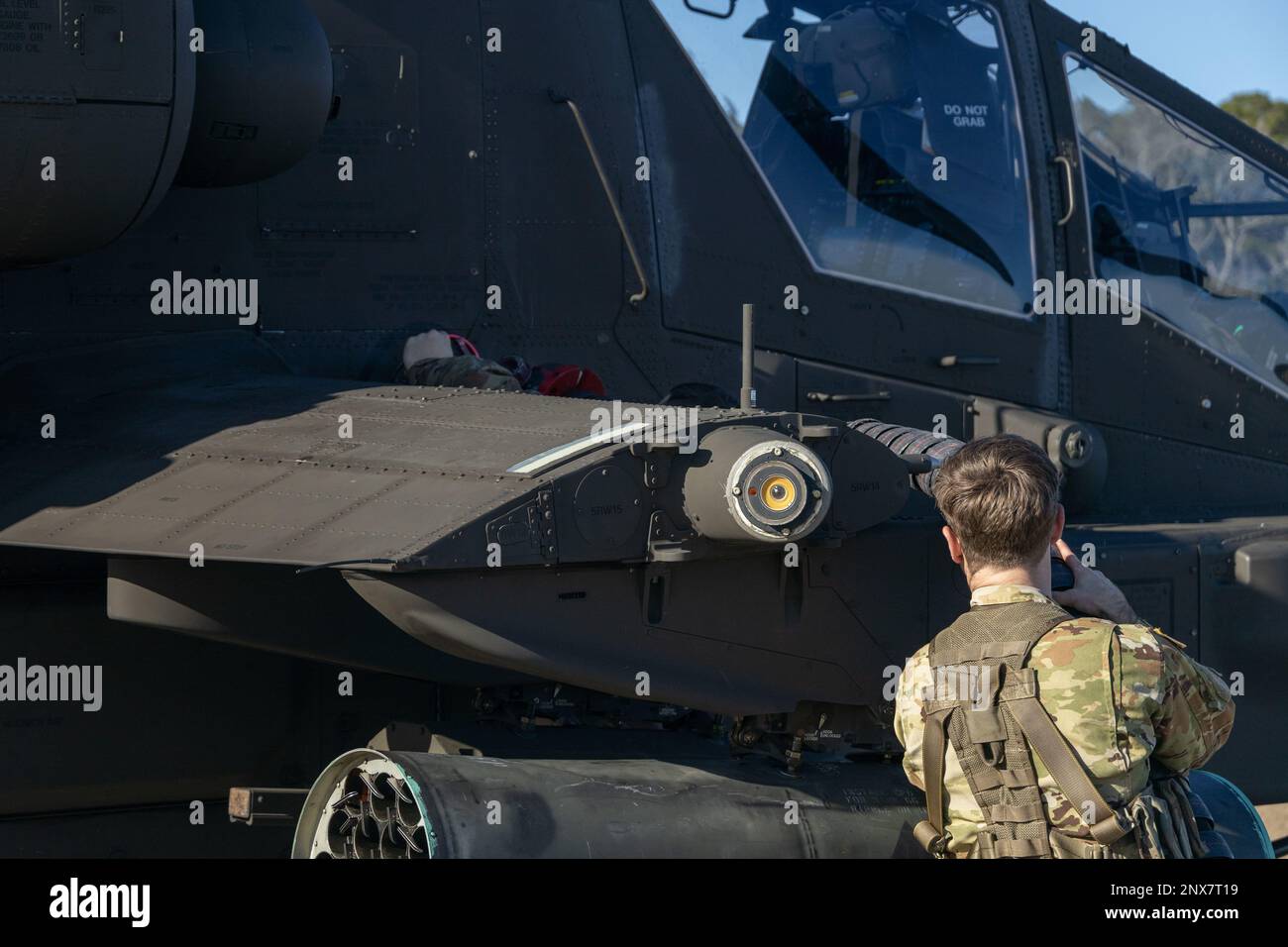 A U.S. Army AH-64 Apache pilot refuels on Marine Corps Air Station ...
