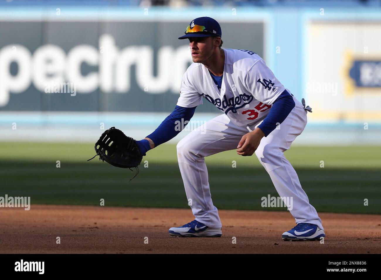 LOS ANGELES, CA - APRIL 25: Los Angeles Dodgers first baseman Cody ...