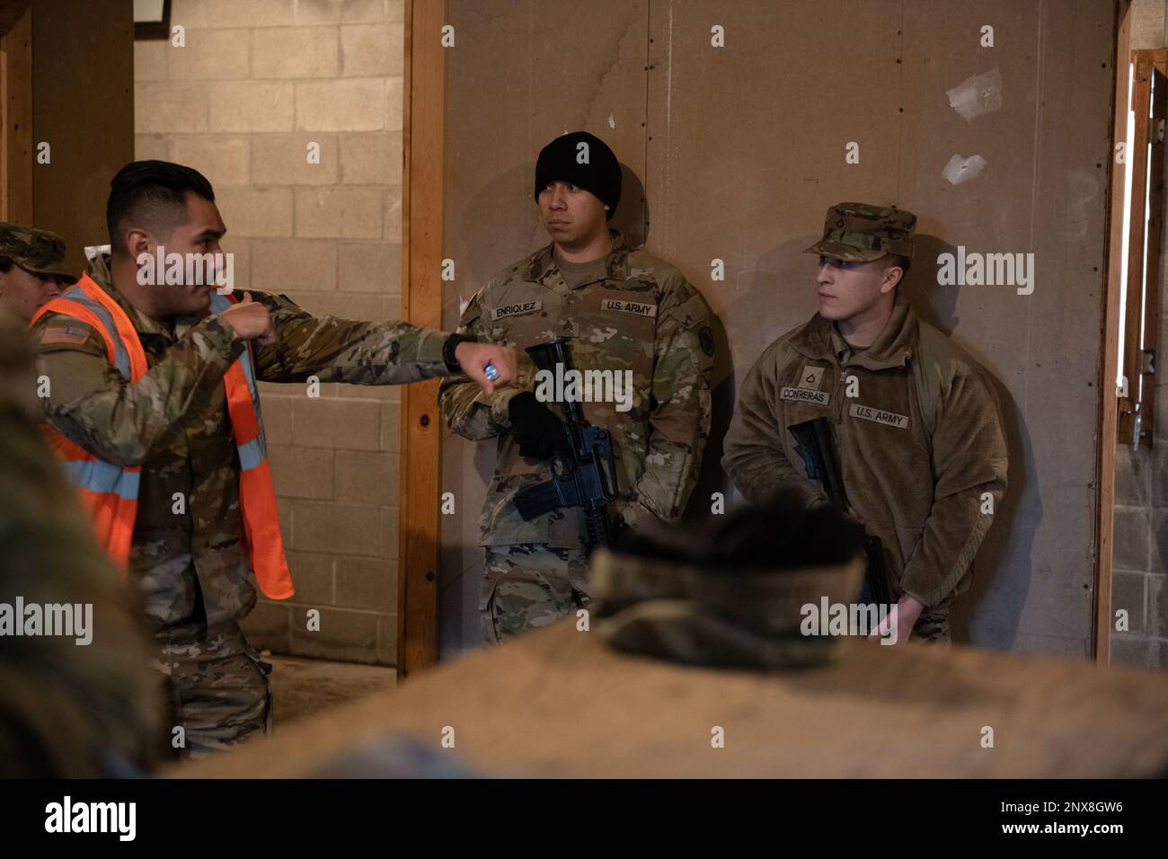 Washington National Guard Soldiers with the 506th Military Police ...