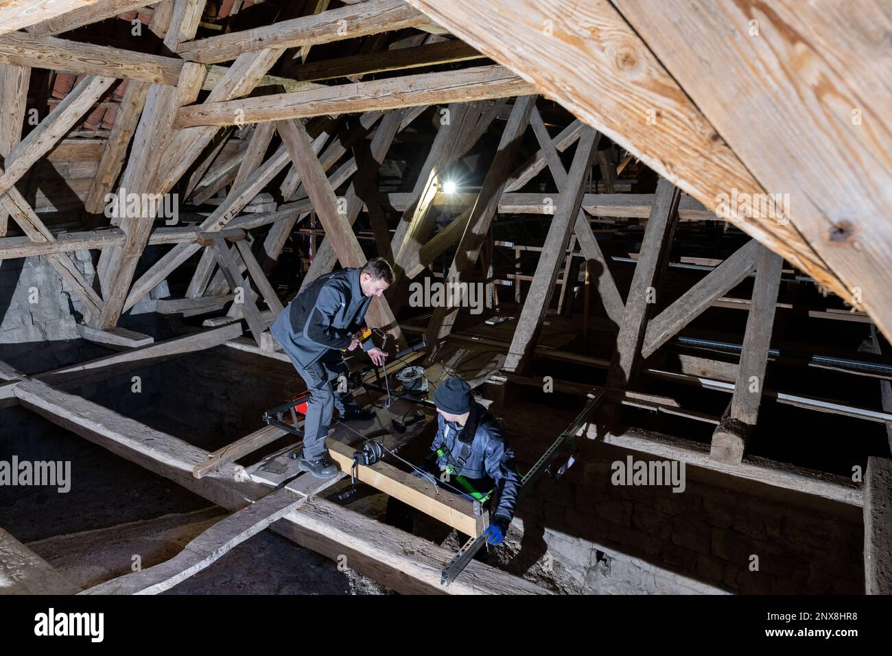 01 March 2023, Saxony-Anhalt, Naumburg (Saale): Above the historic vault of the cathedral in ...