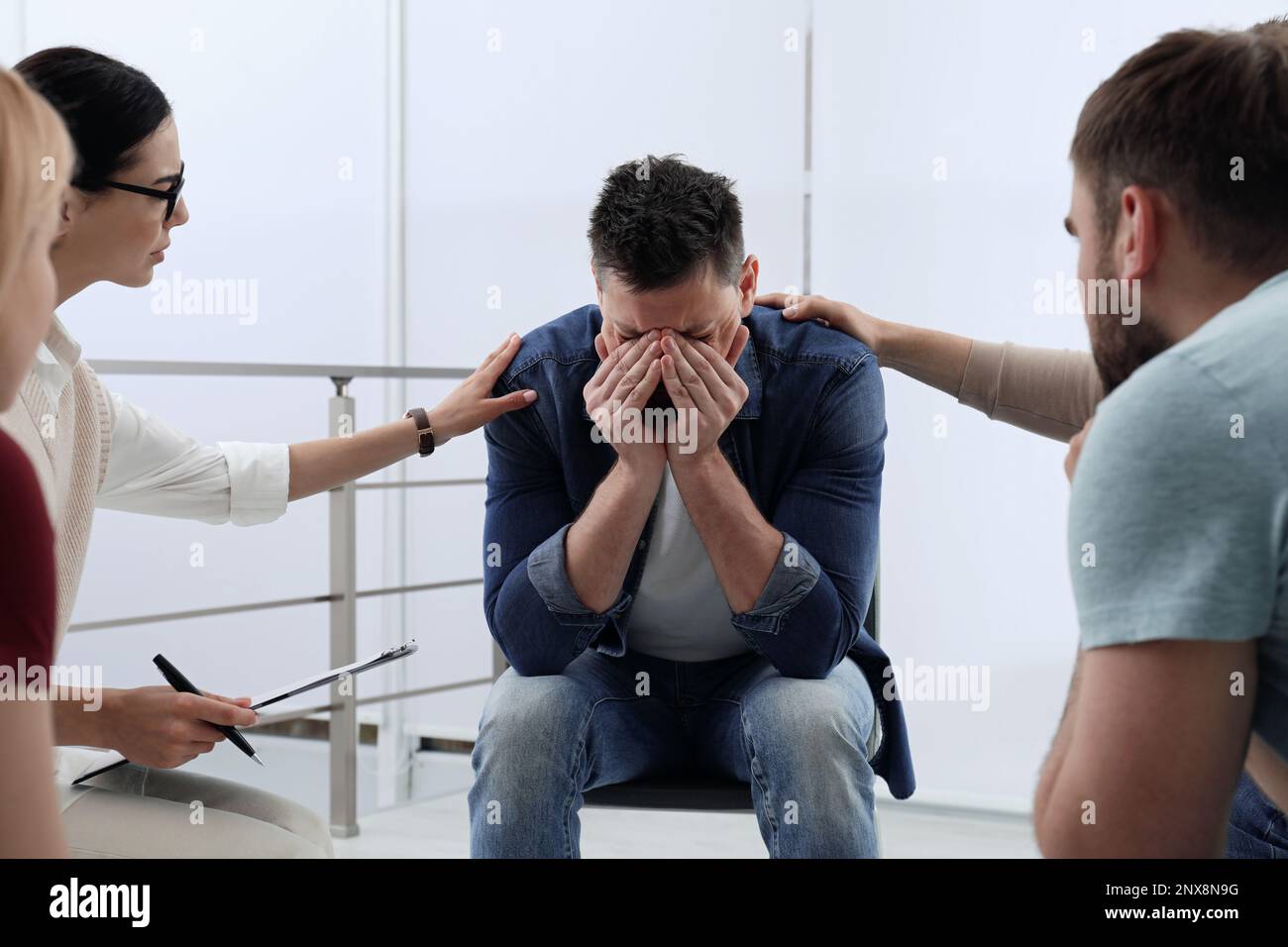 Group of people addicted to drugs hi-res stock photography and images ...