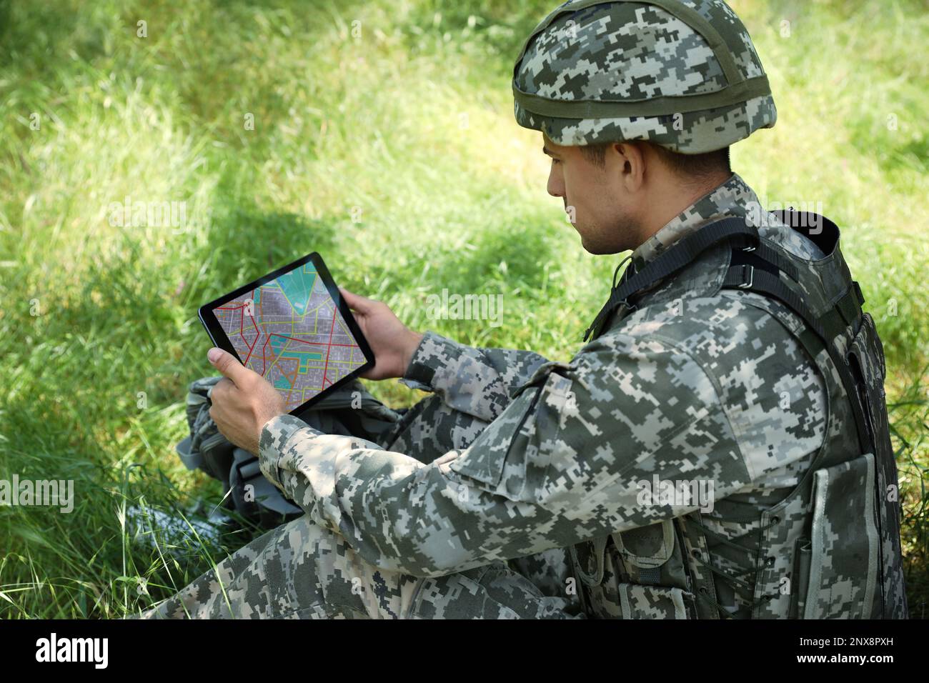 Army soldier tablet hi-res stock photography and images - Alamy