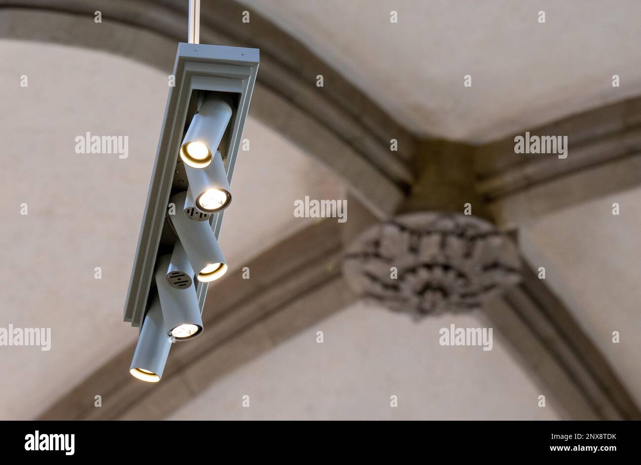 01 March 2023, Saxony-Anhalt, Naumburg (Saale): A new ceiling light ...