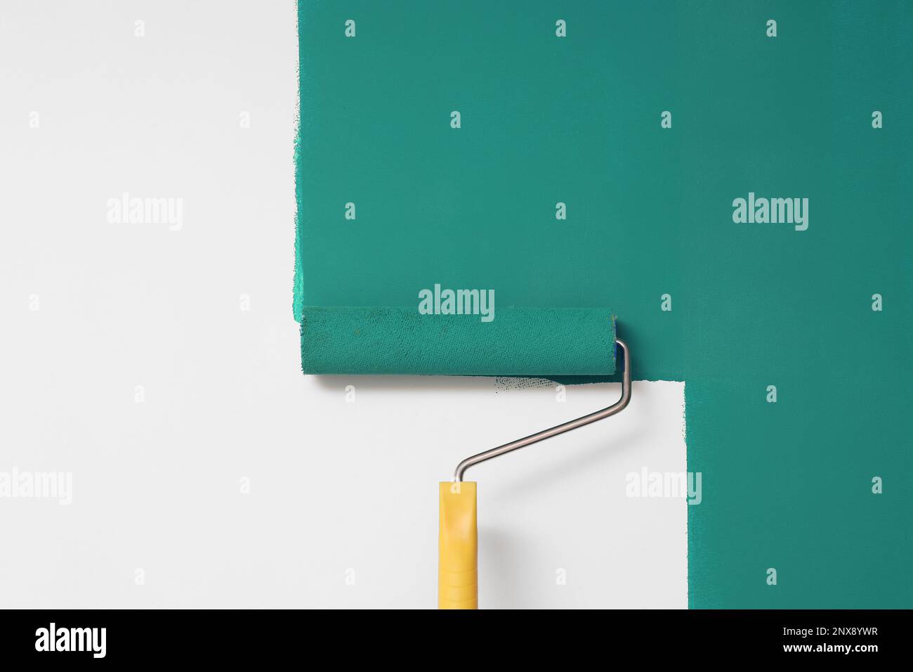 Applying paint on wall hi-res stock photography and images - Alamy