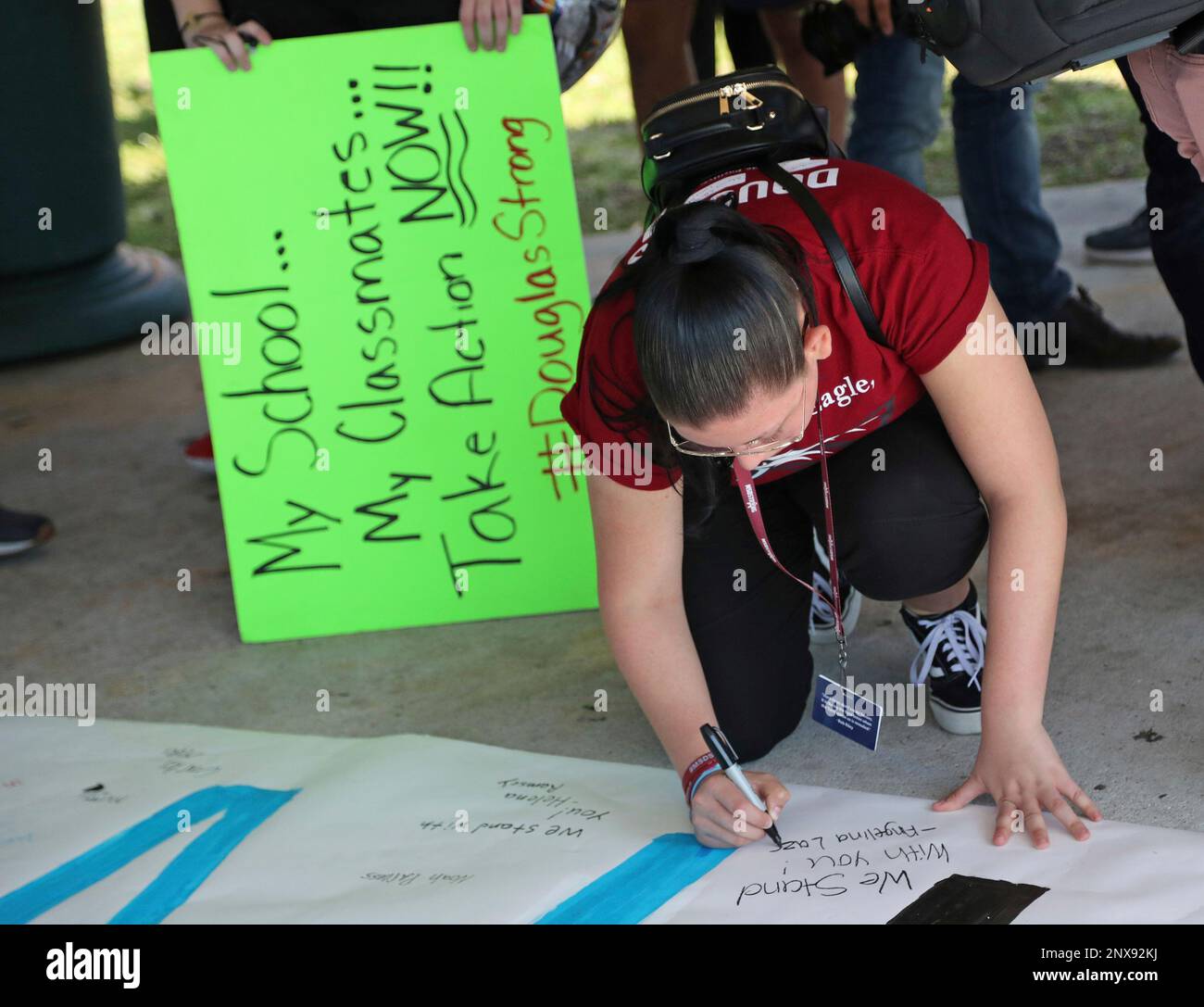 Marjory Stoneman Douglas High School student Angela Lazo signs a banner ...