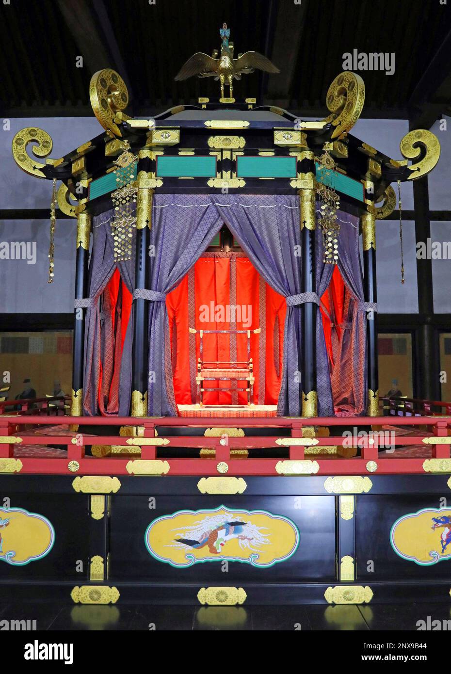 The Imperial Household Agency unveils "Takamikura" which will be used ...