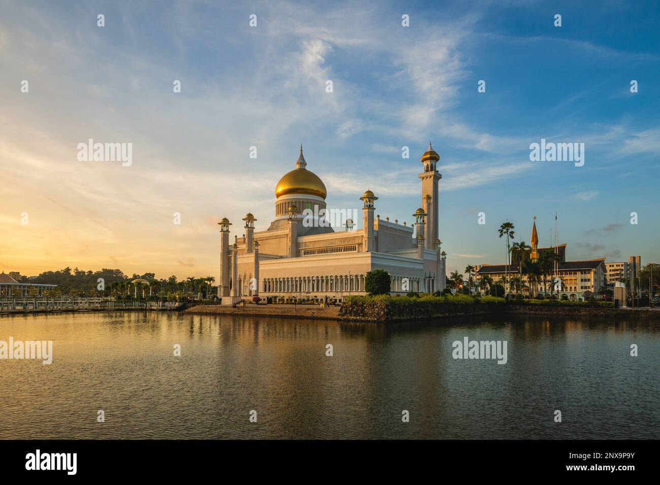 Omar Ali Saifuddien Mosque in Bandar Seri Begawan, brunei darussalam ...