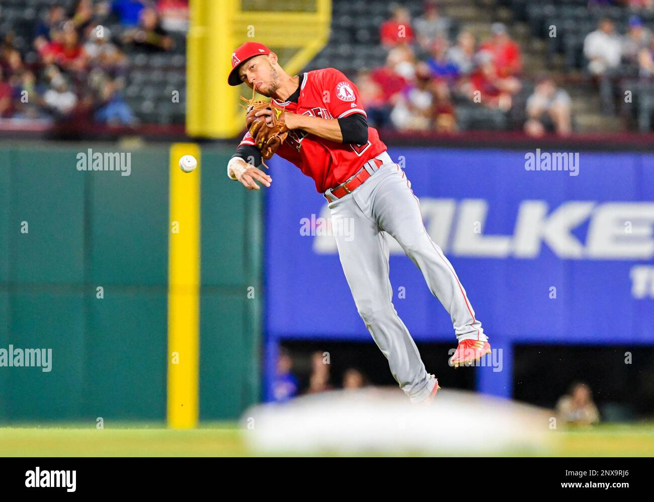 Apr 11, 2018: Los Angeles Angels shortstop Andrelton Simmons #2 makes a ...