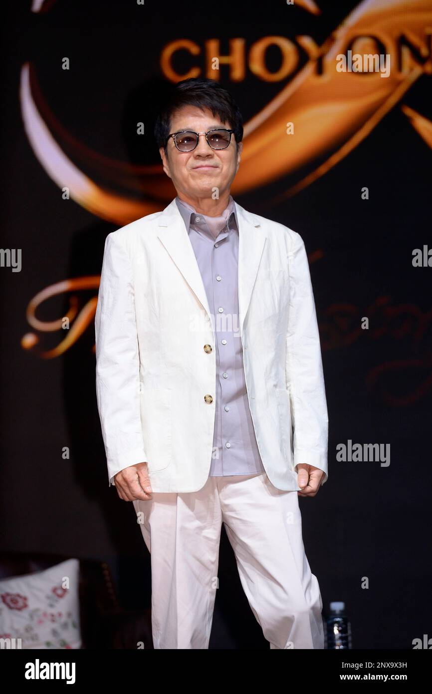Cho Yong-pil celebrated the 50th anniversary of his singing career at ...