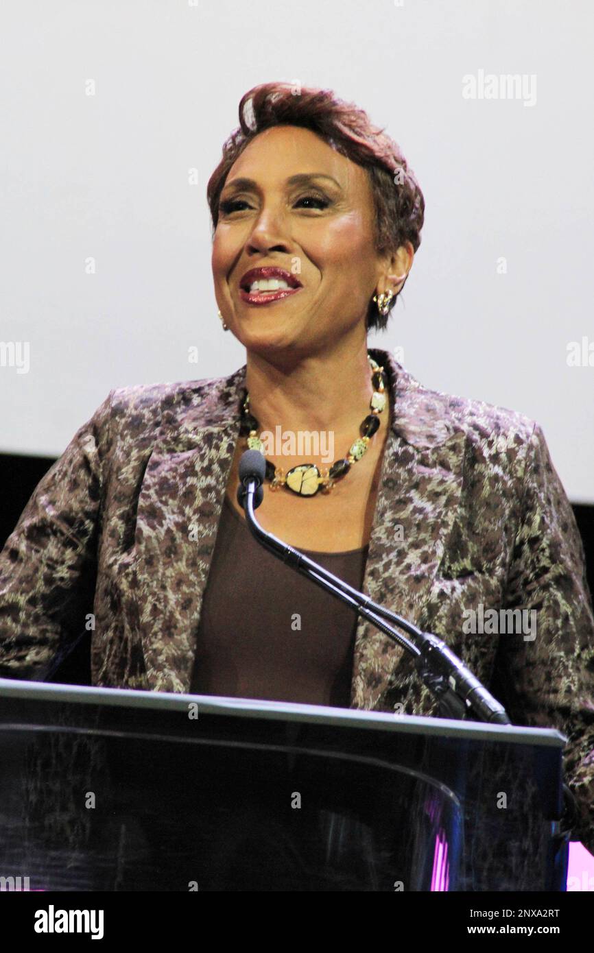 Photo by: Raoul Gatchalian/STAR MAX/IPx 2018 4/9/18 Robin Roberts, Co ...