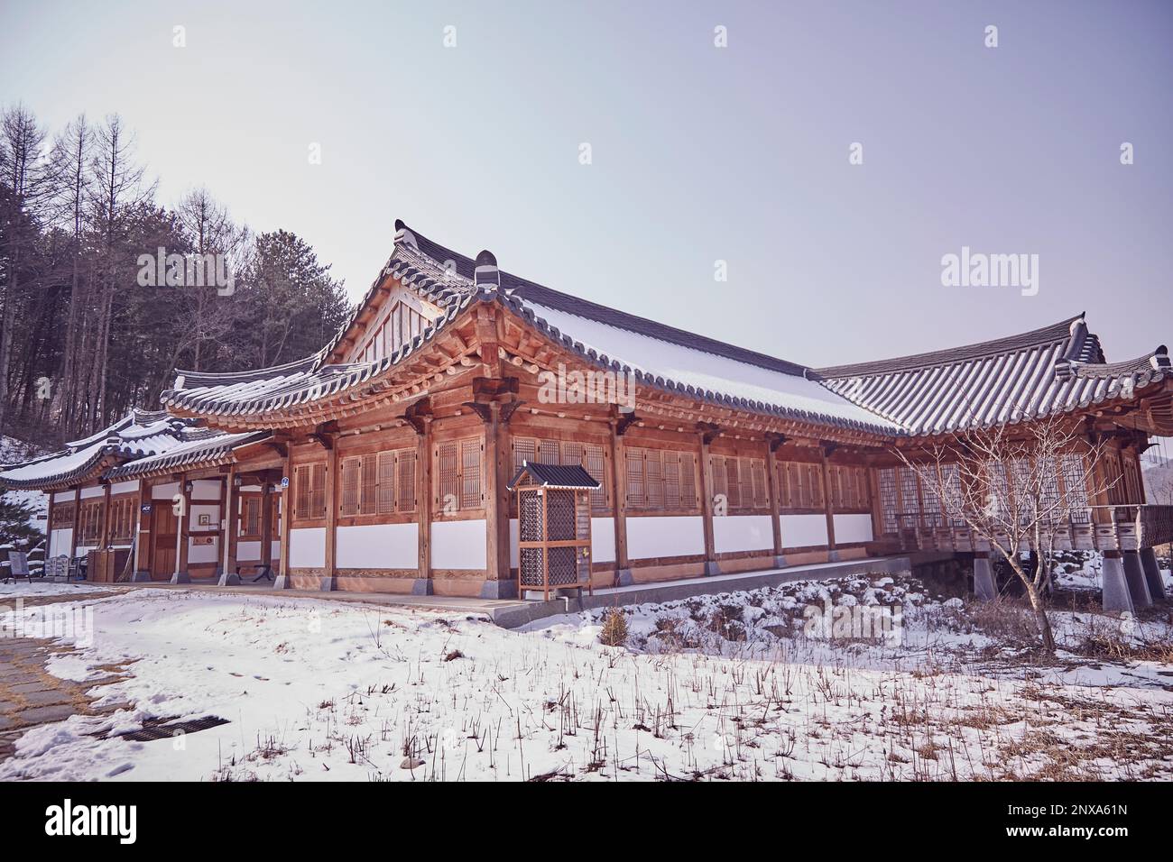 Traditional korean hanok hi-res stock photography and images - Alamy