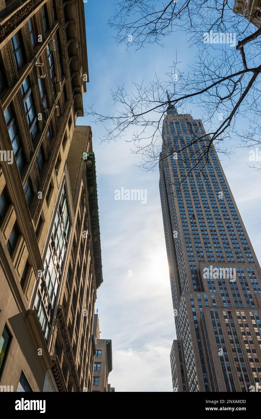 Empire state building low angle hi-res stock photography and images - Alamy