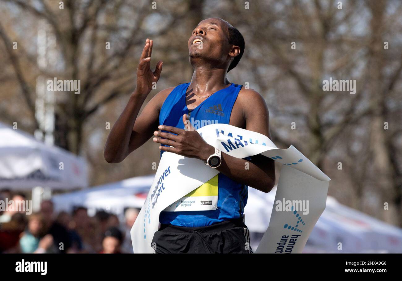 Ethiopia's Seboka Negussa crosses the finish line to win the marathon ...