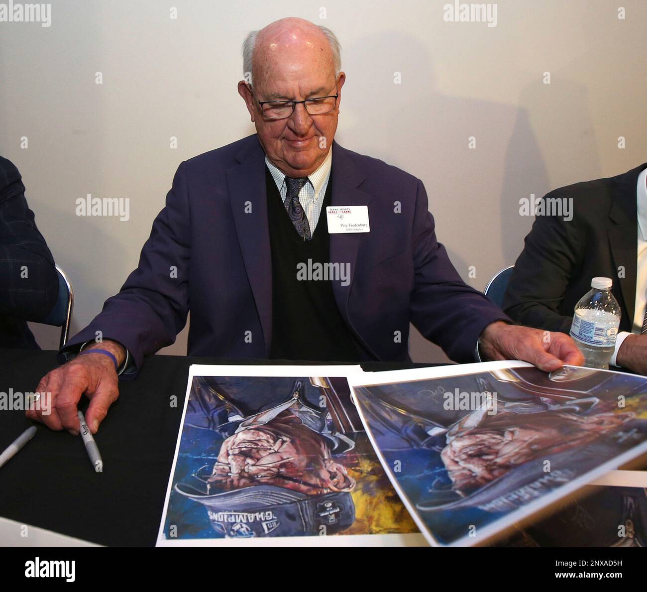 University of Mary Hardin-Baylor football coach Pete Fredenburg signs ...