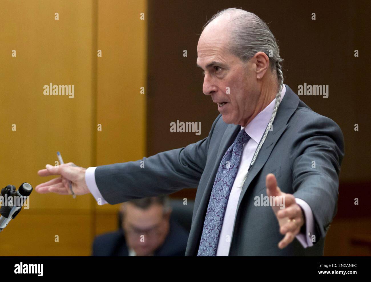 Defense attorney Bruce Harvey ask questions of Detective Darrin Smith ...