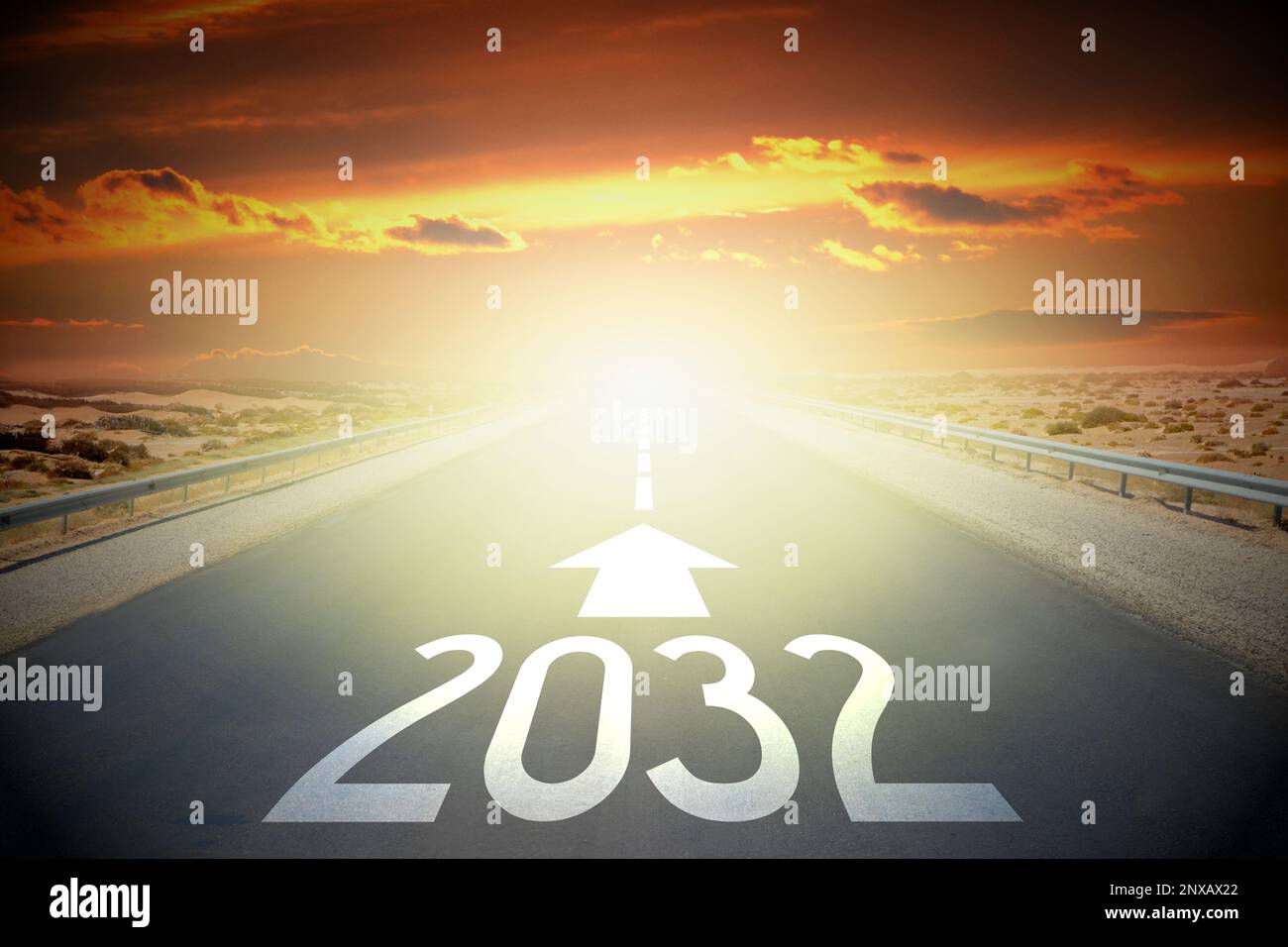 2032 - empty road on a desert and sunset sky Stock Photo - Alamy