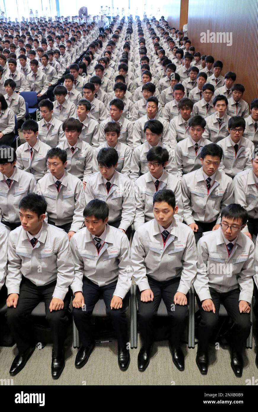 1812 new employees of TOYOTA MOTOR CORPORATION attend a company ...