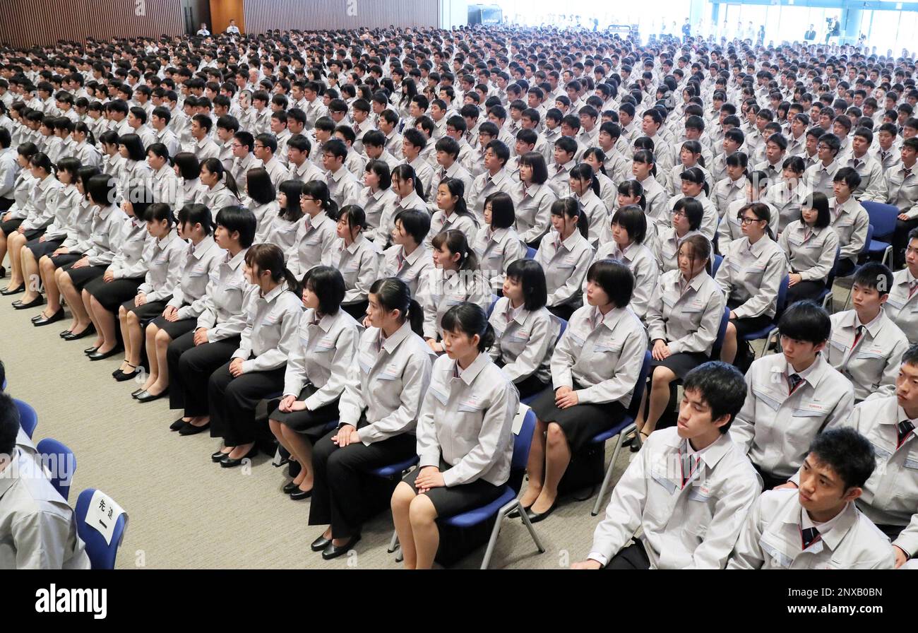 1812 new employees of TOYOTA MOTOR CORPORATION attend a company ...