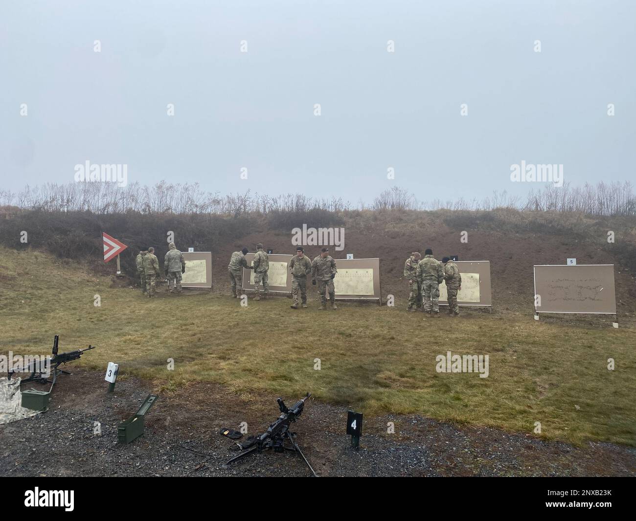 U.S. Soldiers with the Pennsylvania National Guard train with M240B ...