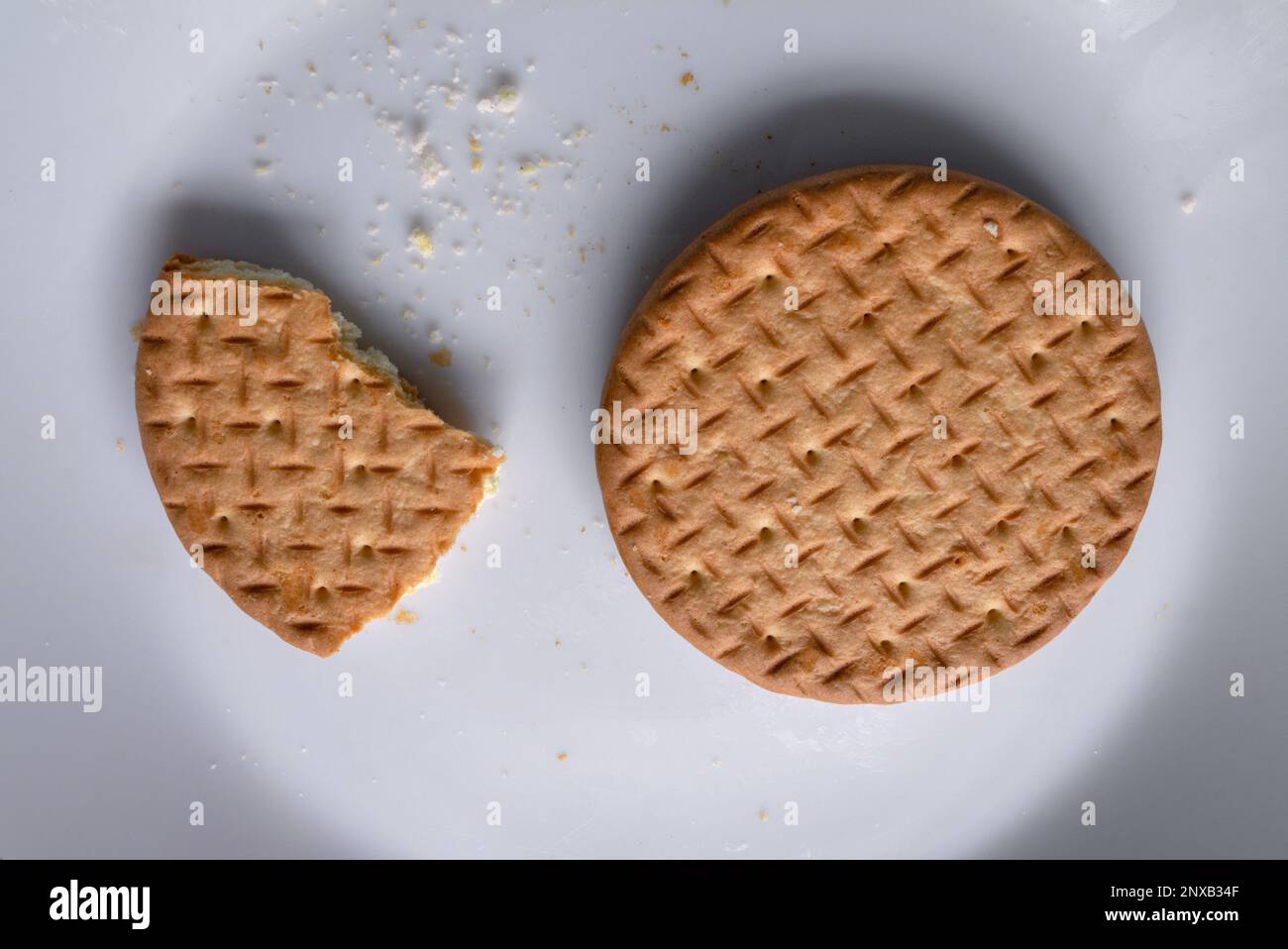 Biscuits on plate hi-res stock photography and images - Alamy