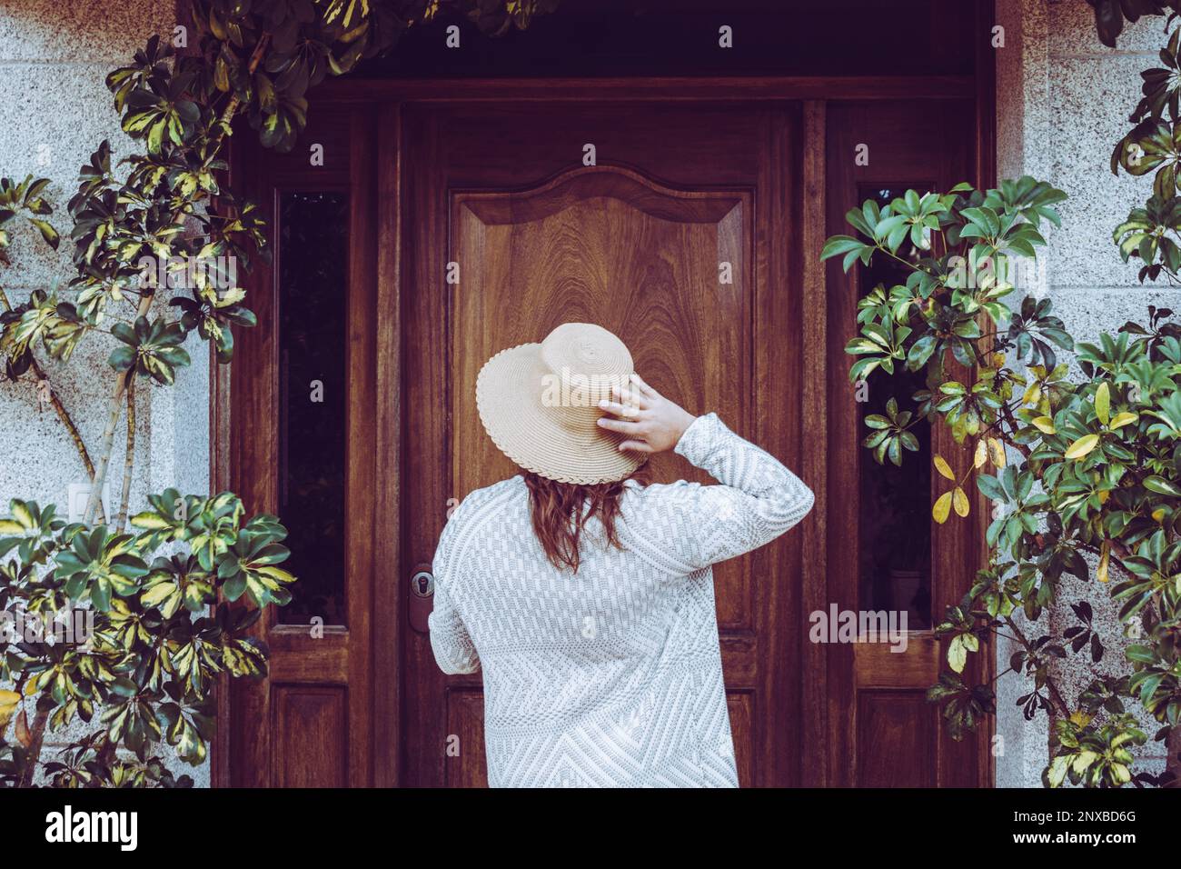 Woman knocking door hi-res stock photography and images - Alamy
