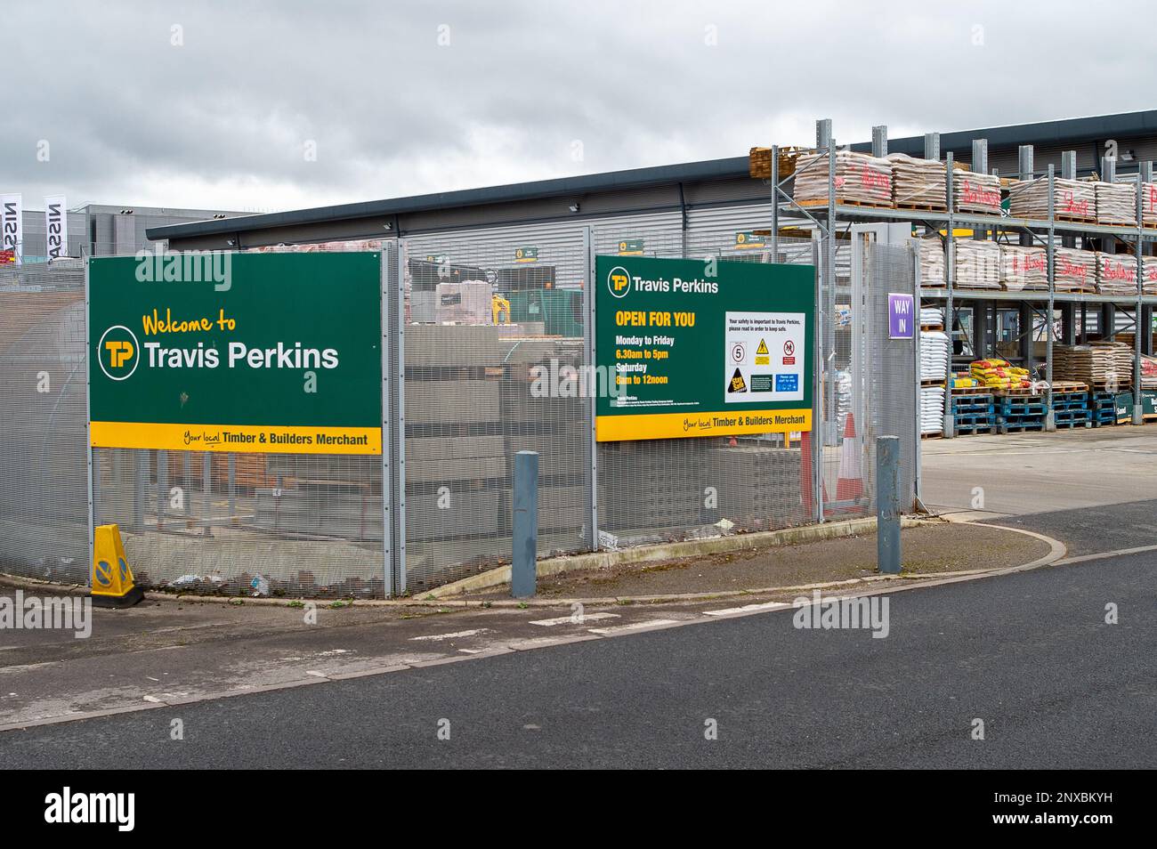 Slough, Berkshire, UK. 1st March, 2023. A Travis Perkins Builders ...