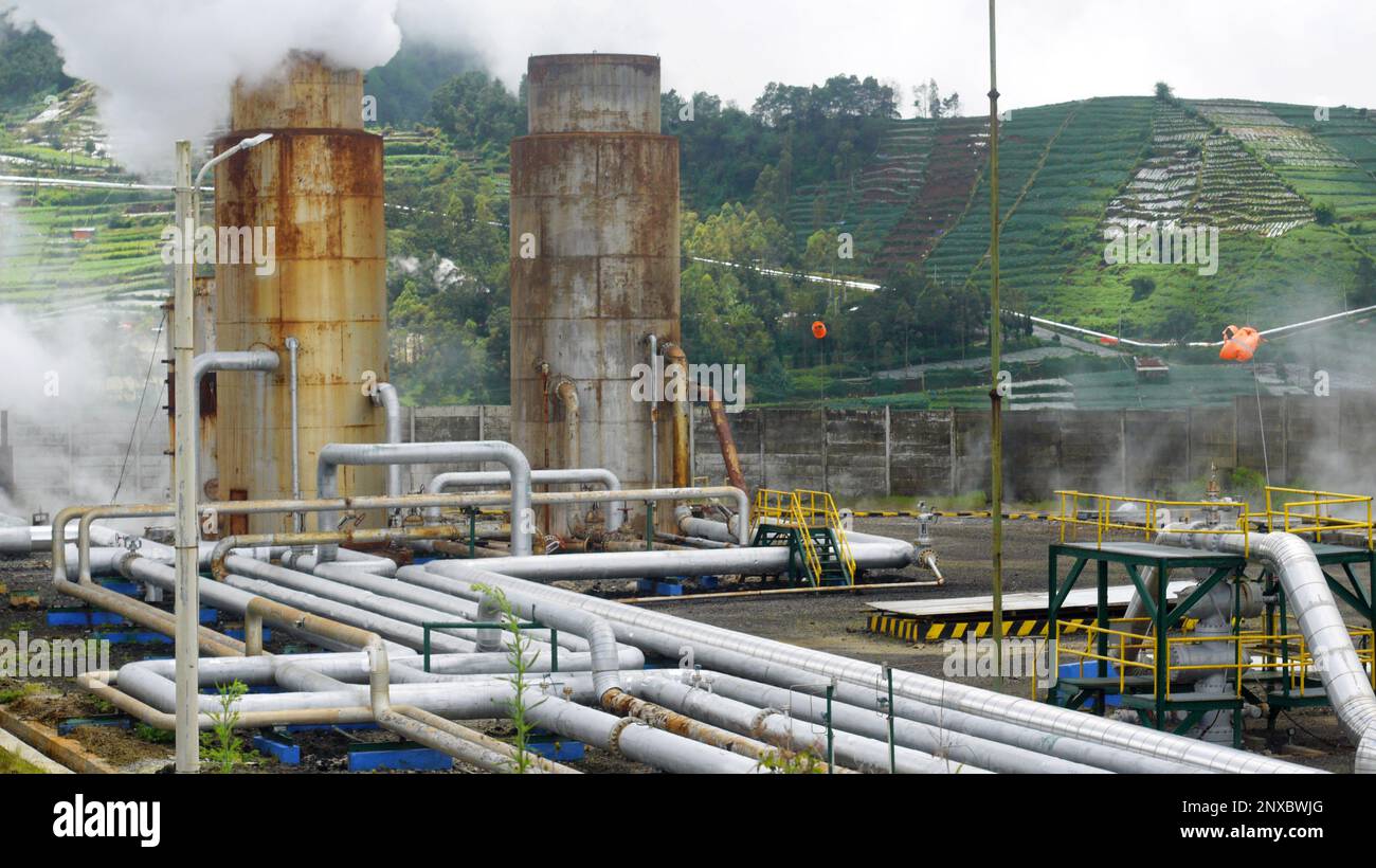 Geothermal energy industry and production hi-res stock photography and ...
