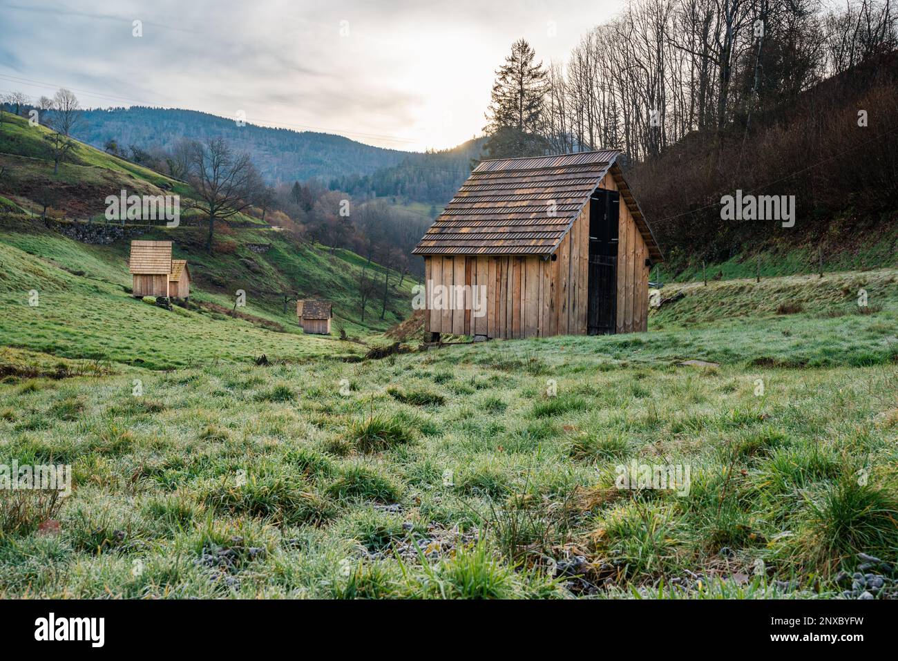 Wooden hay barn hi-res stock photography and images - Alamy