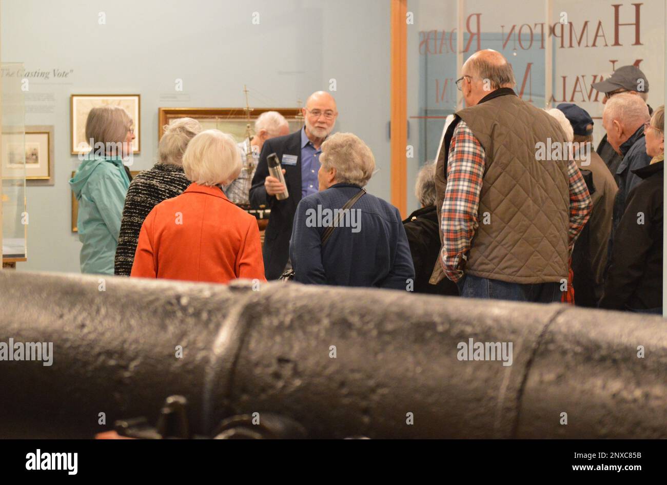 Docent group in gallery hi-res stock photography and images - Alamy